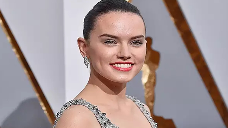 Daisy Ridley Net Worth – Income, Age, Wiki, Career, Bio